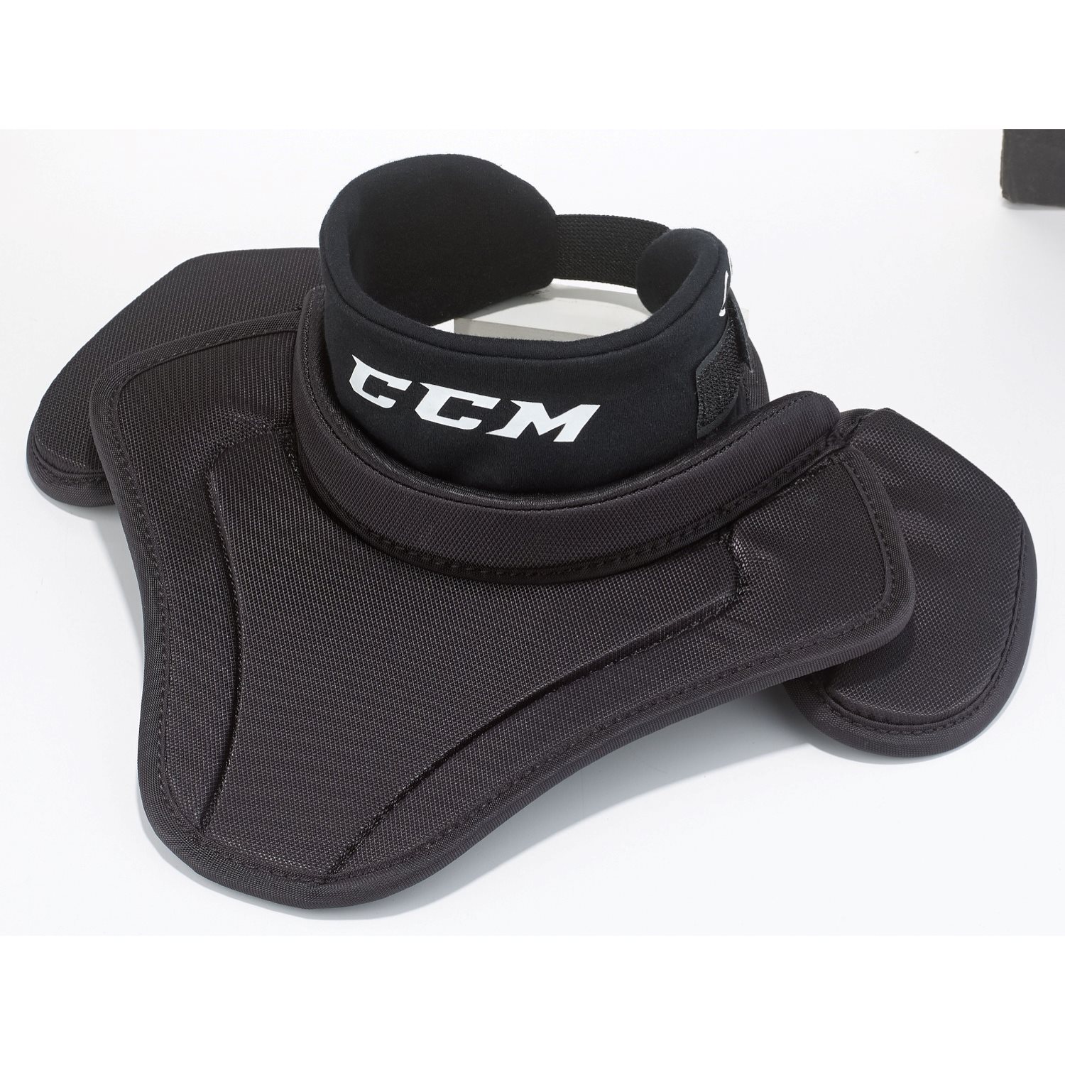 CCM Goalie neck guard 900 Sr - Hockey Store