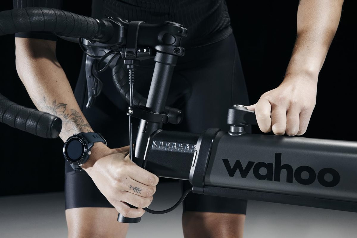Larunpyora - Wahoo Smart Trainer Pyörä KICKR BIKE SHIFT merkiltä WAHOO
