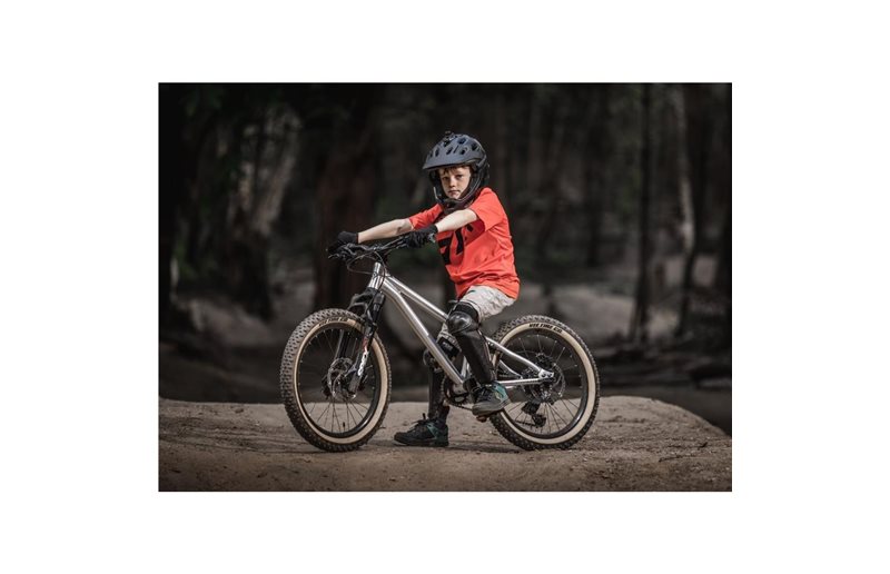 Barncykel Early Rider Hellion 20 Electric Purple | Cykloteket.se